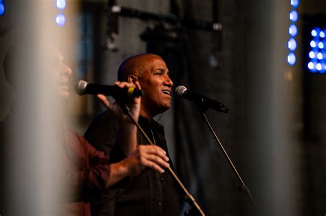 Vocal Sampling — Zig Zag World