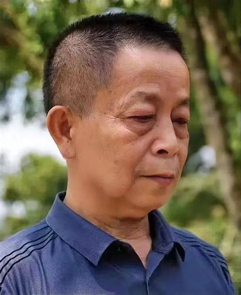 “很内疚，没有救更多人”，梅大高速下跪男子回忆救人经过岳父黄建度塌方