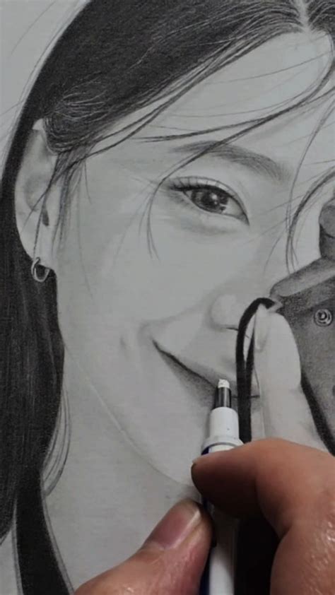 이명화 에스파 금발 윈터를 그려보았습니다👏 탄이들 작업전에 간단하게 손풀기😆😆😆💜 Aespa 에스파 윈터 Winter 인물화 초상화 소묘 손그림 그림