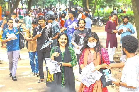 ডাকসুর ভোট উৎসবমুখর ঢাকা বিশ্ববিদ্যালয়