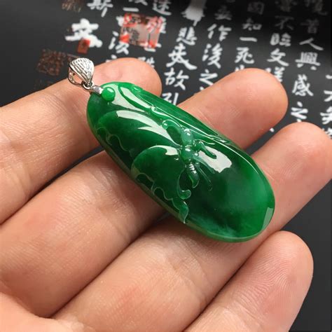 糯冰种浓绿蝶舞挂件 翡翠王朝