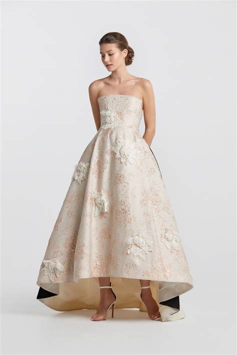 Платье со шлейфом и жаккардовым узором Кремовые платья Платья Официальное платье