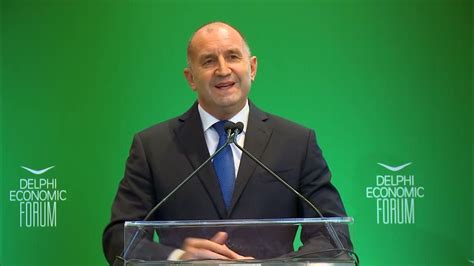 Румен Радев пита Защо Украйна губи войната Youtube