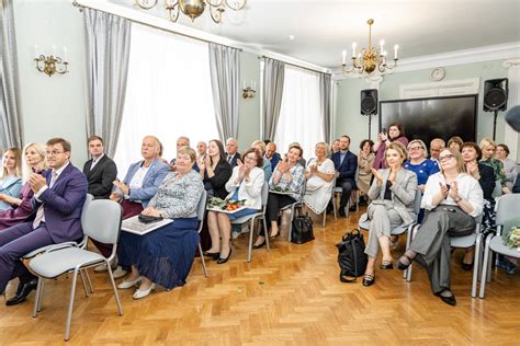 Valmieras Sporta Skolas Direktore Līga Dzene Saņem Ministru Kabineta Atzinības Rakstu