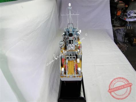 M909 Francoise Bovesse Agile Class Minesweeper Mahogany Wooden