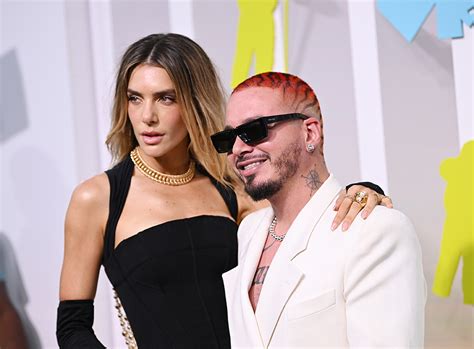 J Balvin Suits Up With Valentina Ferrer In Soaring Heels At Mtv Vmas