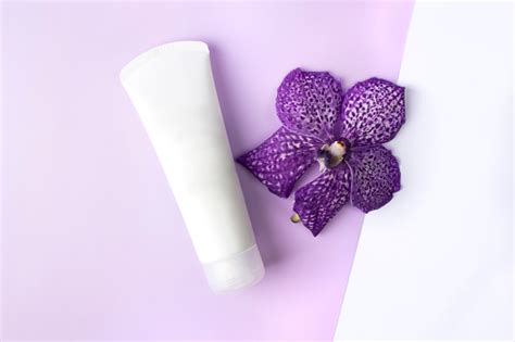 라일락 배경에 화장품 미용 제품 브랜딩 모형 공간을 복사합니다 크림 로션 젤 페이셜 폼 또는 스킨케어의 포장 0명에 대한 스톡 사진 및 기타 이미지 Istock