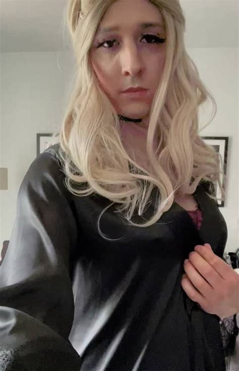 Would You Want To Unwrap Me 🥺 Scrolller