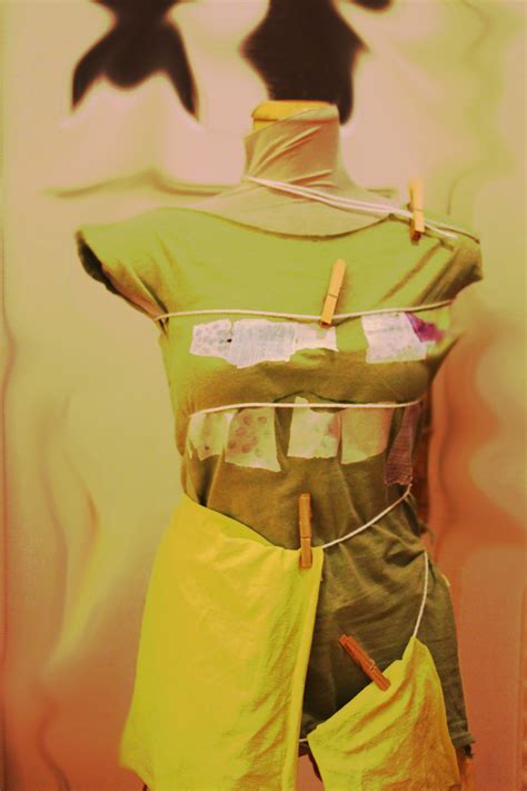 Human Shape Less Festecy Design×