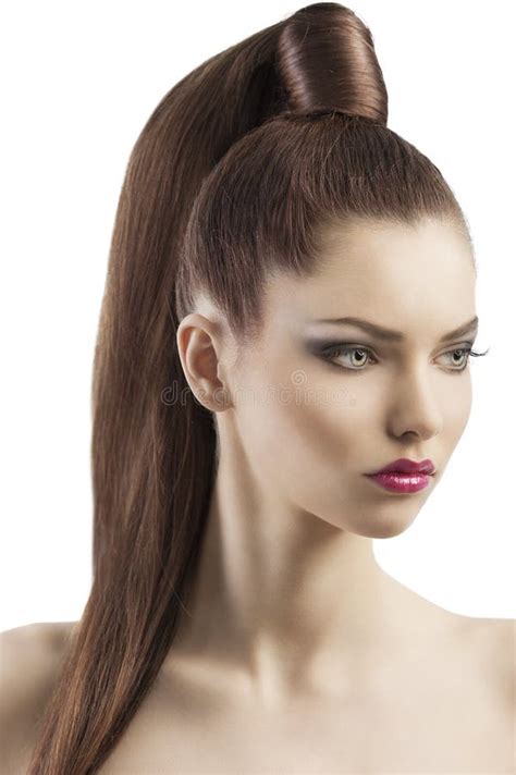 Stolze Und Reizvolle Junge Frau Hat Sie Searius Stockbild Bild Von Recht Br Nette