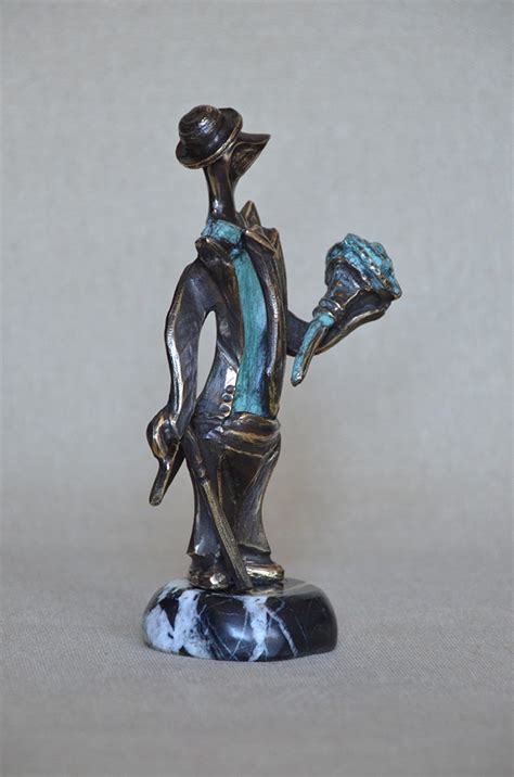 Пингвин Скулптура Цветя за теб Малка пластика от бронз Борислав Бонев