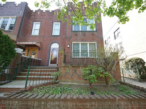 32 22 82nd Street East Elmhurst Ny 11370 Zillow
