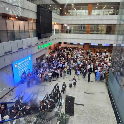 စစ်မှုထမ်း ဆင့်ခေါ်စာများ ရောက်ရှိလာပြီးနောက် မြန်မာနိုင်ငံမှ လူငယ်များ ပုံစံမျိုးစုံဖြင့် ပြည