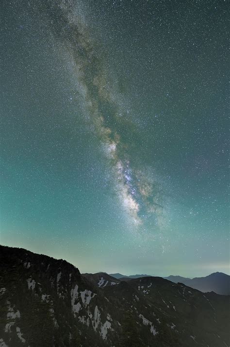 星景写真草津白根山系に立ち昇る銀河と大気光 星三昧