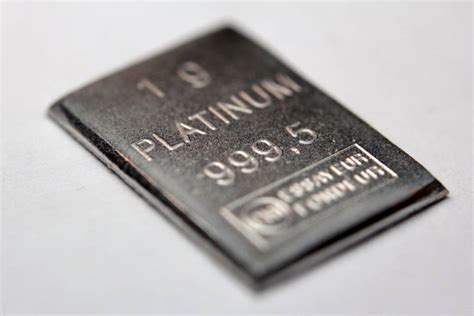 Platinum Price Surges To 11 Year High Breaks Us 1 400 Inn