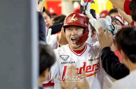 단타 4개 그런데 홈런이 7개 전력질주 못하는 최정 그럼 홈런 치면 되지 Is 인터뷰