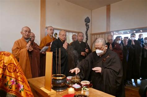 庄严现场 界诠法师主法传印长老入龛仪式 十愿网
