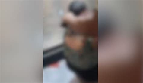 V Deo Marido Corta Cabelo E Raspa Sobrancelha De Mulher Por Ci Mes