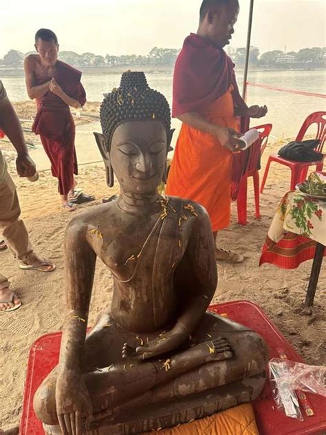 ข่าว Like สาระ ตะลึง พบ‘พระพุทธรูป 4 องค์โผล่จาก‘ลำน้ำโขงคาดอายุนับพันปี สมัยอาณาจักรที่สาบสูญ