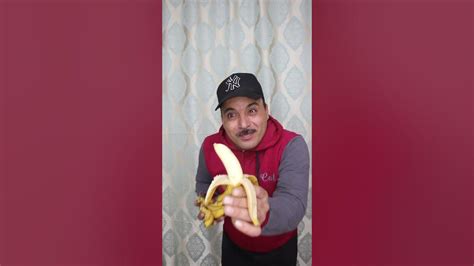 سنجاب سنجاب ياكل موز السنجاب الصغير تربية الحيوانات سنجاب لطيف