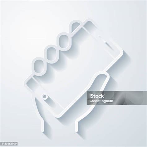 스마트 폰을 들고있는 손 빈 배경에 종이 잘라내기 효과가 있는 아이콘 3차원 형태에 대한 스톡 벡터 아트 및 기타 이미지 3차원 형태 개념 공란 Istock