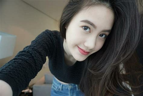 នេះបានហៅថាស្រស់មែន ស្រីស្អាត គេកំពុងស៊ែរពេញហ្វេសប៊ុកព្រោងព្រាត តាមពិតជាតារាជនជាតិឡាវ