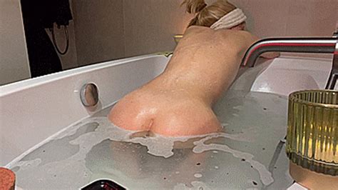 Extremely Juicy Farts While Bathing Very Loud Farting Mp4