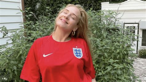 Adele Reveals She Got ‘jock Itch From Sweating ‘a Log In Spanx