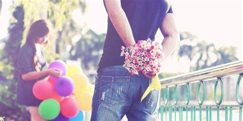 How To Decide Who Pays The Check On Your Date Michelle Jacoby YourTango