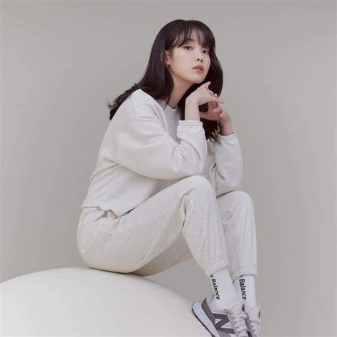 아이유 제이에스티나 배경화면 및 고화질 화보 사진 모음 Artofit