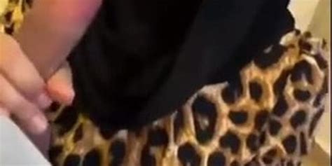 Tante Hijab Sepong Dulu Baru Ngentot