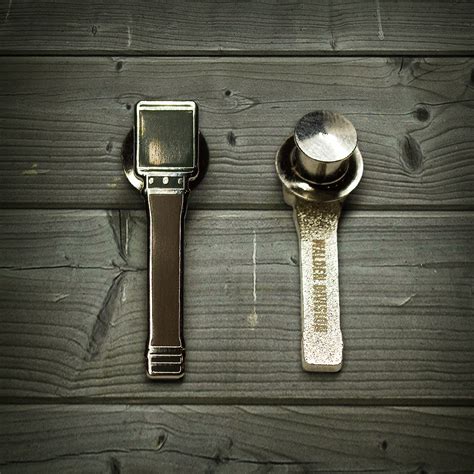 Значок Колотуха хаки ручка под дерево Clockwork Moscow