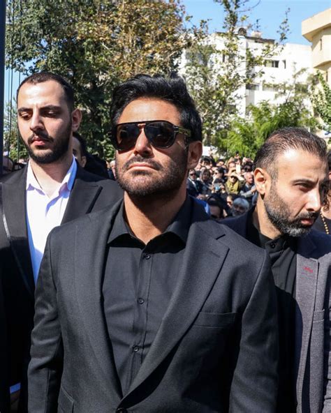 عکسی از رضا گلزار و بادیگاردهایش در تالار رودکی