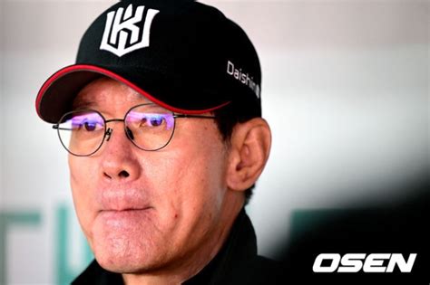 1패 한국시리즈 종료 이강철 Kt 감독 어차피 벼랑 끝 플레이오프도 2패 후 3연승 거뒀기에 좋은 기운이 올 수 있다