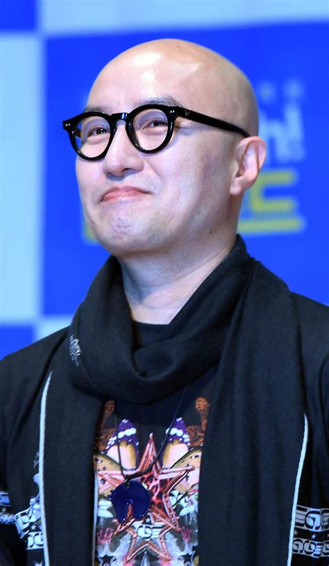 배인 “선배님 덕에” 홍석천 “응원할게”…커밍아웃후 이어지는 응원릴레이