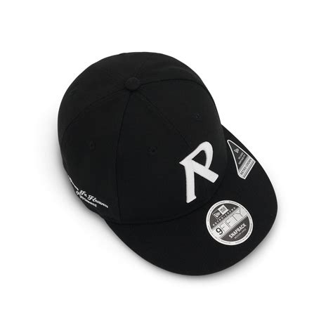 Represent Initial Cap In Black Marais