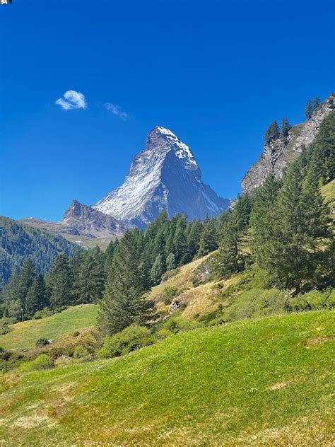 경치 경치가 좋은 고요한 관광 광야 구름이없는 낮 눈 맑은 하늘 모험 발레 발레 스위스 봉우리 사진 산