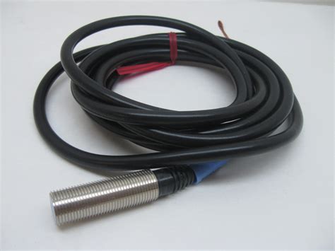 Keyence Ev 112m Proximity Sensor 2 5mm Range Dc New Ebay