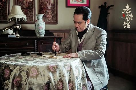 80多岁的牛犇还在演戏，没有流量明星的《老酒馆》，好在何处？百科ta说