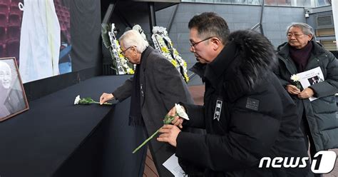 故 오현경 영결식…동료 떠나보내는 이순재와 전무송