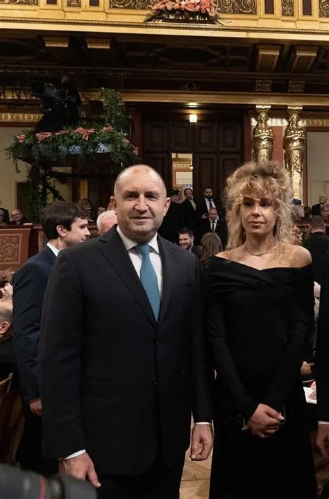 САМО В ПИК И РЕТРО Дъщерята на Радев играе за 20 лева Информационна агенция ПИК