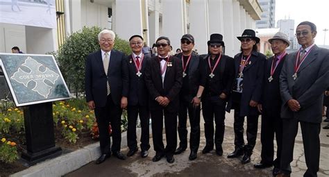 Соёл Эрдэнэ хамтлаг “Алдрын од” шагнал хүртлээ