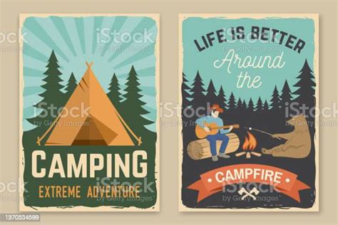 캠핑 복고풍 포스터 세트 벡터 셔츠 또는 인쇄 스탬프 여행 배지에 대한 개념 캠핑 텐트 불에 냄비 도끼 산 기타 실루엣을 가진 남자 빈티지 타이포그래피 디자인 캠핑에 대한