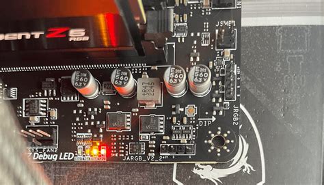 电脑主板有个黄灯一直亮着，还真不一定是故障