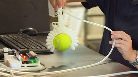 3d Printed Robotic Gripper Works Without Power