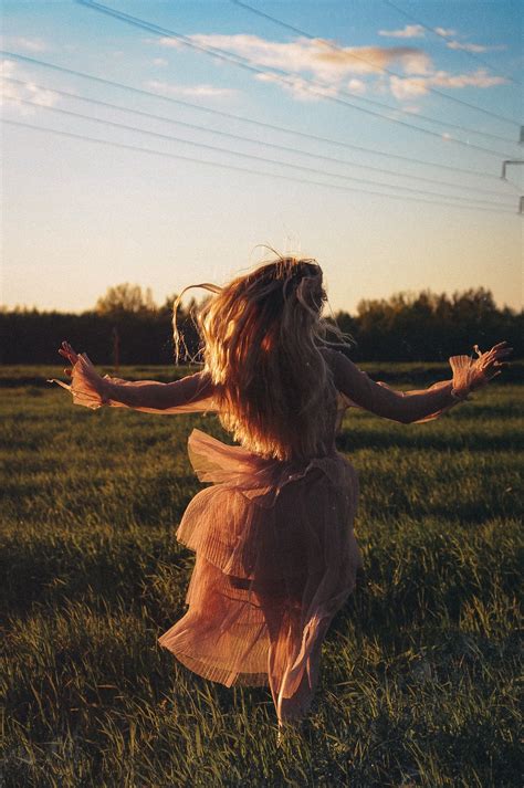 Фотосессия в поле Фотография на природе Модная фотография на природе Взрослые фотосессии