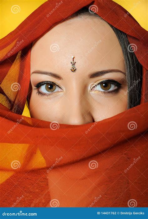 Jonge Mooie Vrouwen Indische Traditionele Ogen Stock Foto Image Of Wijfje Gezond