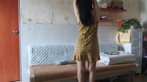 独居真过瘾一张大床随意滚动穿短裙睡衣不被束缚换衣服不用进房间太快活了 YouTube