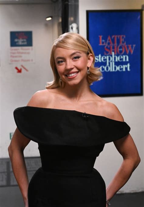 Sydney Sweeney In Corset Dress At The Late Show Appearance 2025