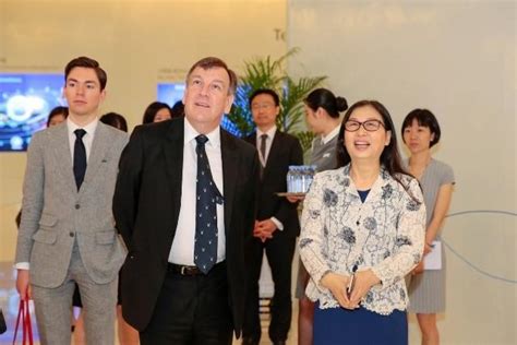 任正非最重要的女人，不是大女兒孟晚舟，而是華為董事長孫亞芳 每日頭條